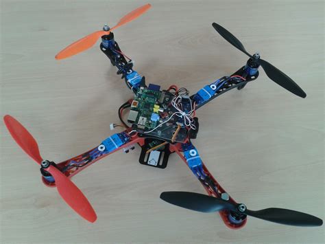 穿越机基础教程 穿越机是什么，穿越机与无人机区别 一起fpv Fpv教程配置清单穿越机diy