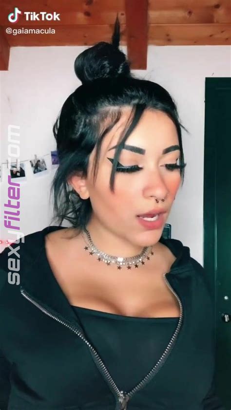 Magnificent Gaia Macula Shows Cleavage