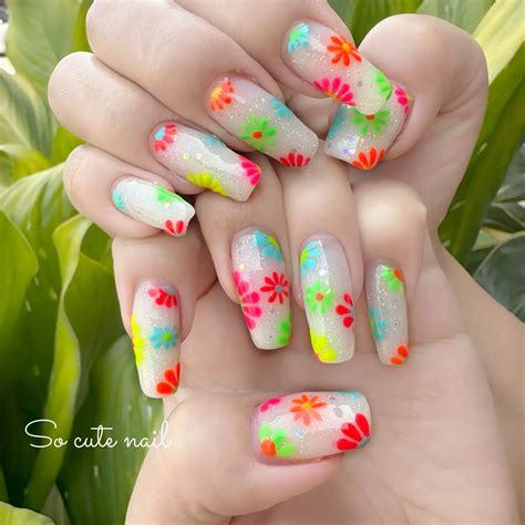 ลายเล็บต้อนรับซัมเมอร์ 🌈 แกลเลอรีที่โพสต์โดย Socutenail Lemon8