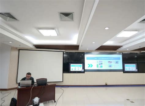 我公司参加广西普通公路养护技术交流会并做主题报告