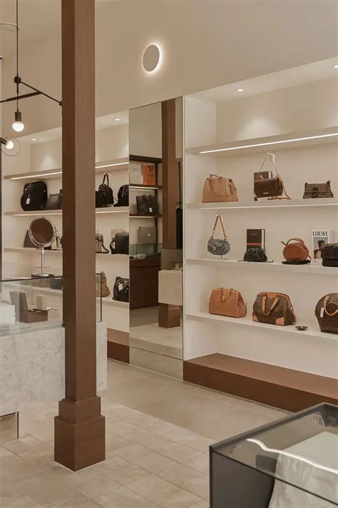 모던하고 고급스러운 14평 중고명품샵 인테리어 수원 광교 모던하고 고급스러운 14평 중고명품샵 인테리어 수원 광교