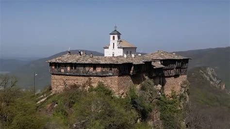 Дотам и обратно Гложенският манастир и тайнствената пещера Моровица