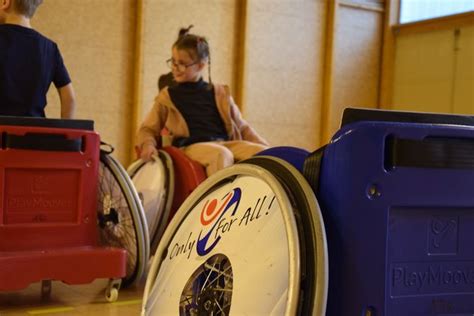 A Randan Des Fauteuils Roulants Pour Sensibiliser Au Handisport