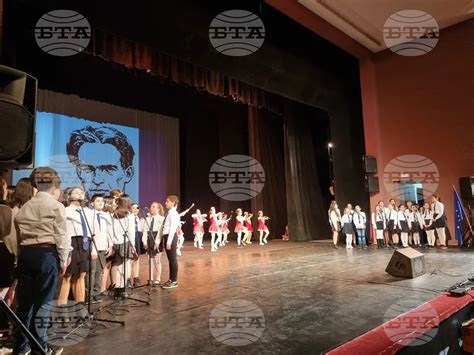 Учители и ученици от иновативни училища участват в обмен на добри практики и форум за иновации в