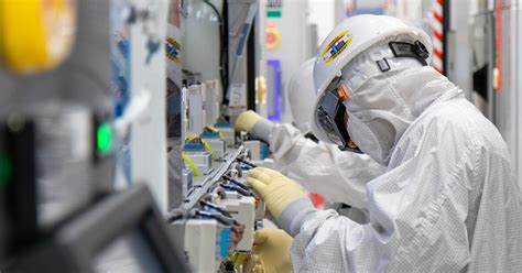 Чому західні чипи і досі годують російську воєнну машину Виробники США свідчили у Сенаті