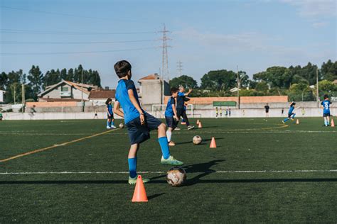 Escolas De Formação A Base Para Os Mais Pequenos Começarem A Jogar à