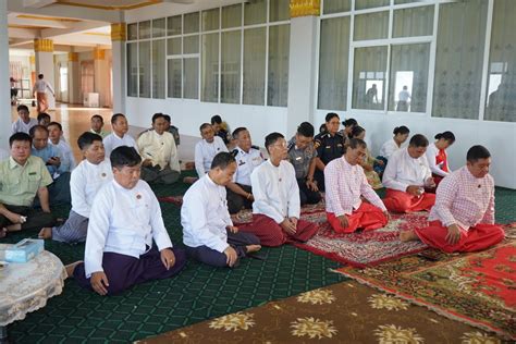 မွန်ပြည်နယ် ဝန်ကြီးချုပ် မွန်ဒေသလုံးဆိုင်ရာ ရာမညဓမ္မာစရိယအဖွဲ့ကြီးအား