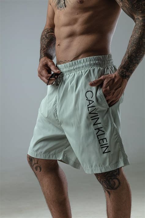 Купить Пляжные шорты мужские Calvin Klein серые | Шорты для плавания на ...