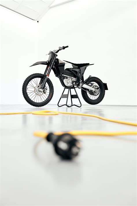 奥地利摩托车定制车间vagabund Moto定制bmw Ce 04和ktm Freeride E E Cx 电动滑板车新闻