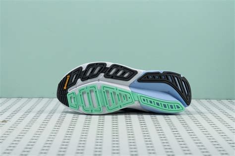 Understanding Differences Between Men S And Women S Running Shoes RunRepeat
