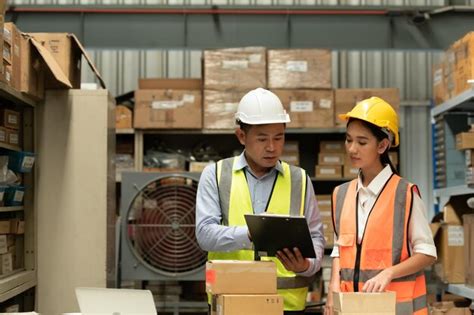 Premium Photo Warehouse Manager With Female Assistant Rethink A Plan To Prepare Items That