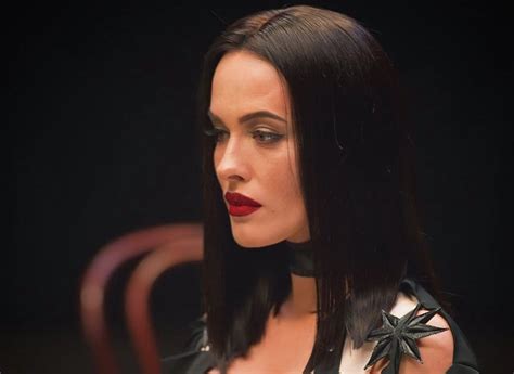 Дарья Астафьева показала аппетитную фигуру на фото возле бассейна 24СМИ