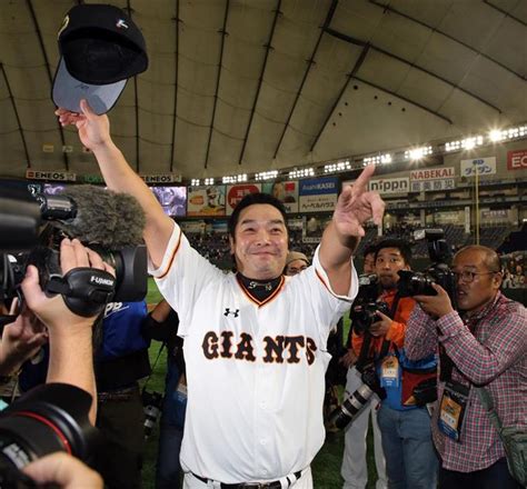 阿部、19年の現役生活に幕 相手ナインからも胴上げ 読んで見フォト 産経フォト