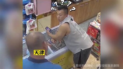 大哥出车祸后突发心脏病，小伙帮忙止血喂药，康复后亲自登门道