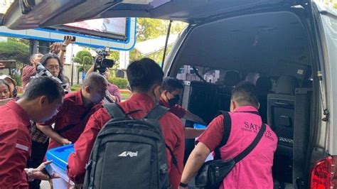 Geledah Kantor Kominfo Jam Penyidik Kejaksaan Agung Bawa Boks Berisi Dokumen TribunNews