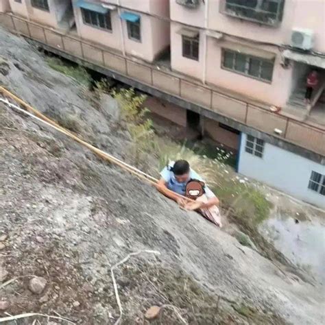 随州一女孩被困峭壁民警火速救援 周鹏 岩壁 绳索