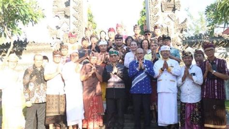 Penjabat Gubernur NTT Hapus Seragam Tenun Ikat Membunuh Penenun