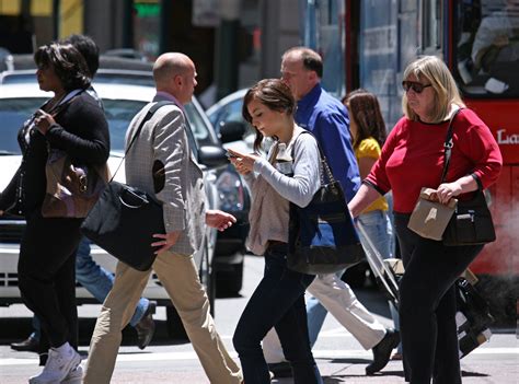 Report Finds Growing Dangers Of Distracted Walking Cbs News