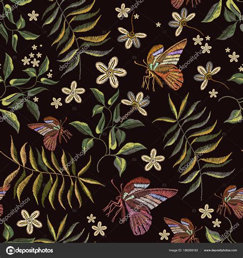 Embroidery Vintage Flowers And Butterfly Seamless Pattern — Stock