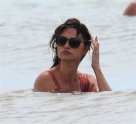 Penelope Cruz In A Versace Swimsuit On Vacation In Italy 10 Photos