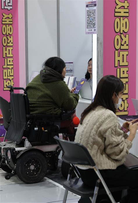 작년 취업자 증가 폭 16만명에 그쳐전년 대비 반토막 종합