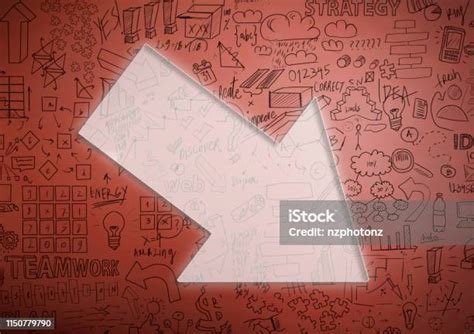 텍스트빨간색 배경 개념에 대 한 화살표와 빈 공간을 가진 금융 위기 차트 2019년에 대한 스톡 사진 및 기타 이미지 Istock