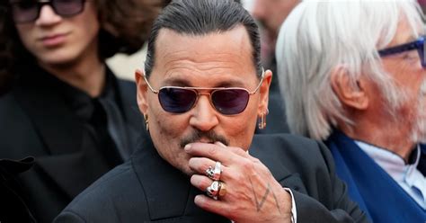 Cannes 2023 Johnny Depp Overcome With Emotion As Film Gets 7 Min