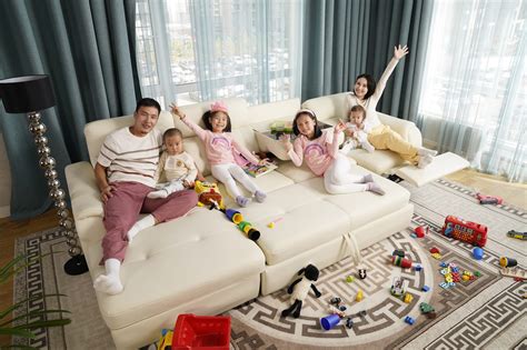 Л Хань бид хоёр ууган охиноо 2014 оны 8 сард өлгийдөн авч билээ Эргээд харахад бид хамтдаа