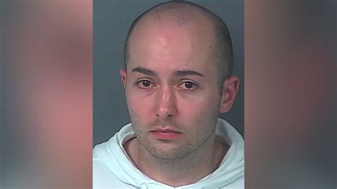 Un Enseignant De Floride Arrêté Pour Avoir Prétendument Envoyé Des