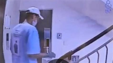 샤워하는 모습 보고 어떻게 해보려고…현관문 30분간 두드린 남자