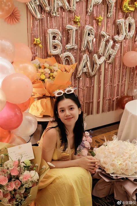 她是95后初恋系女神6点认识点燃我温暖你张婧仪是陈坤 周迅旗下艺人出道以来部部女主绯闻 必看作品报你知