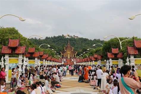 สืบสานประเพณีตักบาตรเทโวโรหณะ เนื่องในวันออกพรรษา