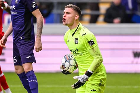 ‘final Stages Fabrizio Romano Issues Bart Verbruggen Transfer Update Amid Brighton Burnley