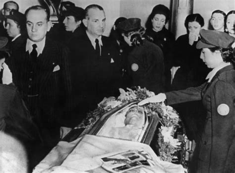 Eva Perón Fue Sometida A Lobotomía Antes De Morir Info Taringa