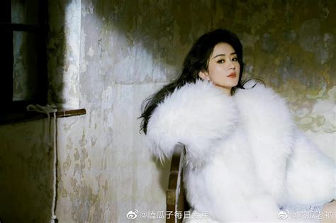 杨幂离开嘉行，赵丽颖离开和颂，两大85花top都自己做老板了