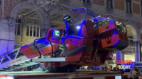 Via Venti Settembre Chiusa Per Tentato Suicidio Dal Ponte Monumentale