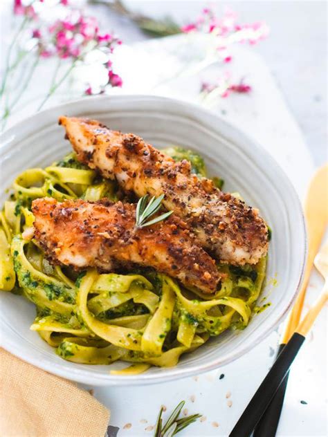 Tagliatelle au pesto d épinards et poulet aux herbes facile