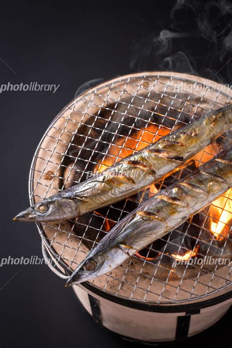 秋刀魚を焼く 写真素材 5557588 フォトライブラリー photolibrary