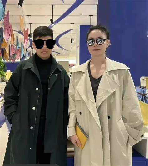 Faye Wong Seen On Crowded Airport Shuttle With Fellow Travellers