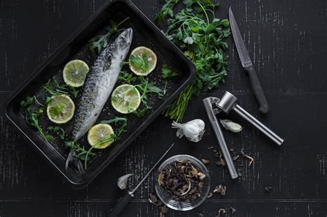 Pescado con limón y perejil Foto Gratis
