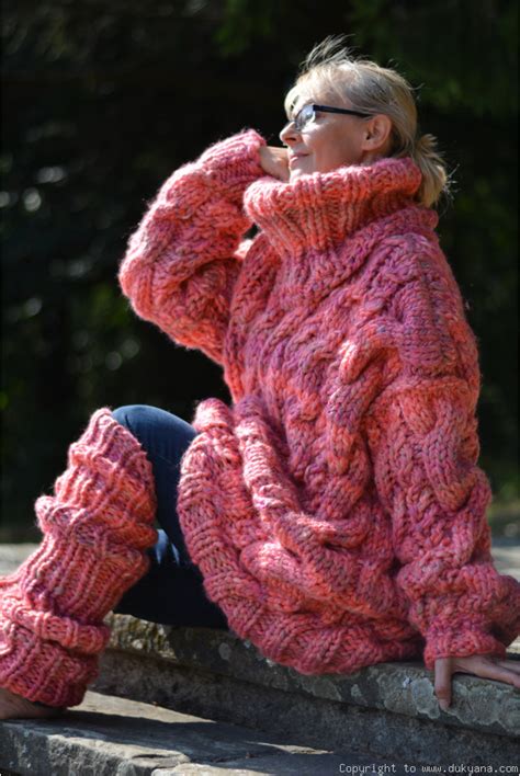 Ready To Send SET Of An Oversized Chunky Wool Sweater And Matching Legwarmers In Pink S