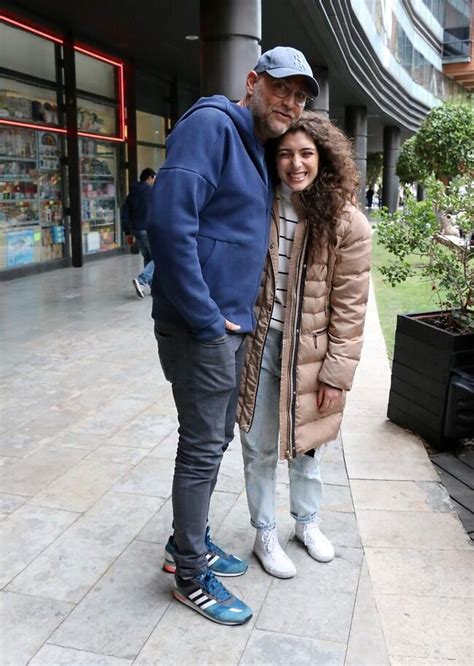 יד ביד צביקה הדר והראל סקעת מביעים חיבה