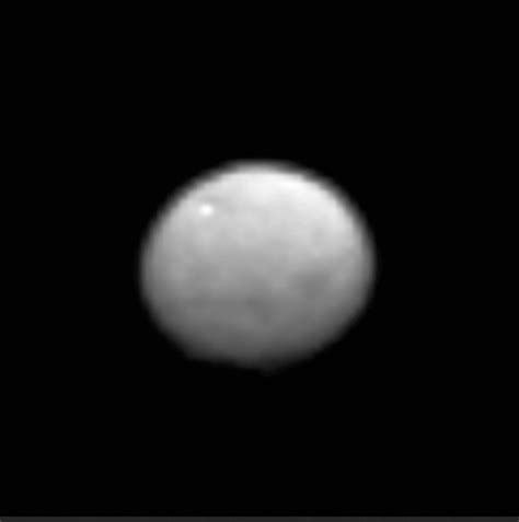 NASA Probe Snaps Amazing New Views Of Dwarf Planet Ceres Photos Video Space