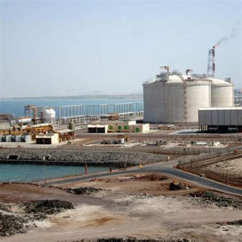 Nigeria Warri Refinery Restarts Operations After Eight Years Of