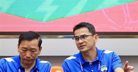 HLV Kiatisuk cảm ơn VAR khi HAGL thoát thua ra quân V League