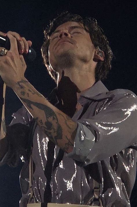Harry Styles Updates On Twitter Harry Styles Harry Styles Wallpaper Harry Styles Pictures