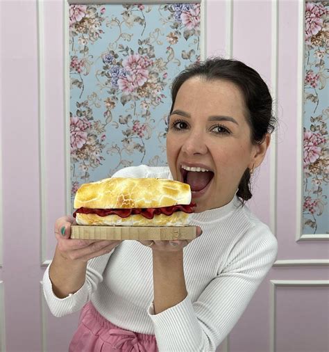 Vivi Cake conheça a história da influenciadora por trás dos bolos
