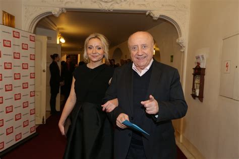 Galerie Felix Slováček V Slzách Zemřela Mu První žena Ještě V