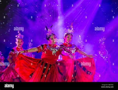 Chinese Folk Dance In Chinatown Manila The Philippines Stock Photo Alamy
