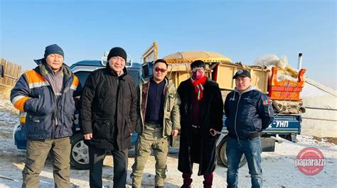 САЙН ҮЙЛС Гэр нь шатсан залуу гэр бүлийг ТАВАН ханатай гэртэй болгожээ